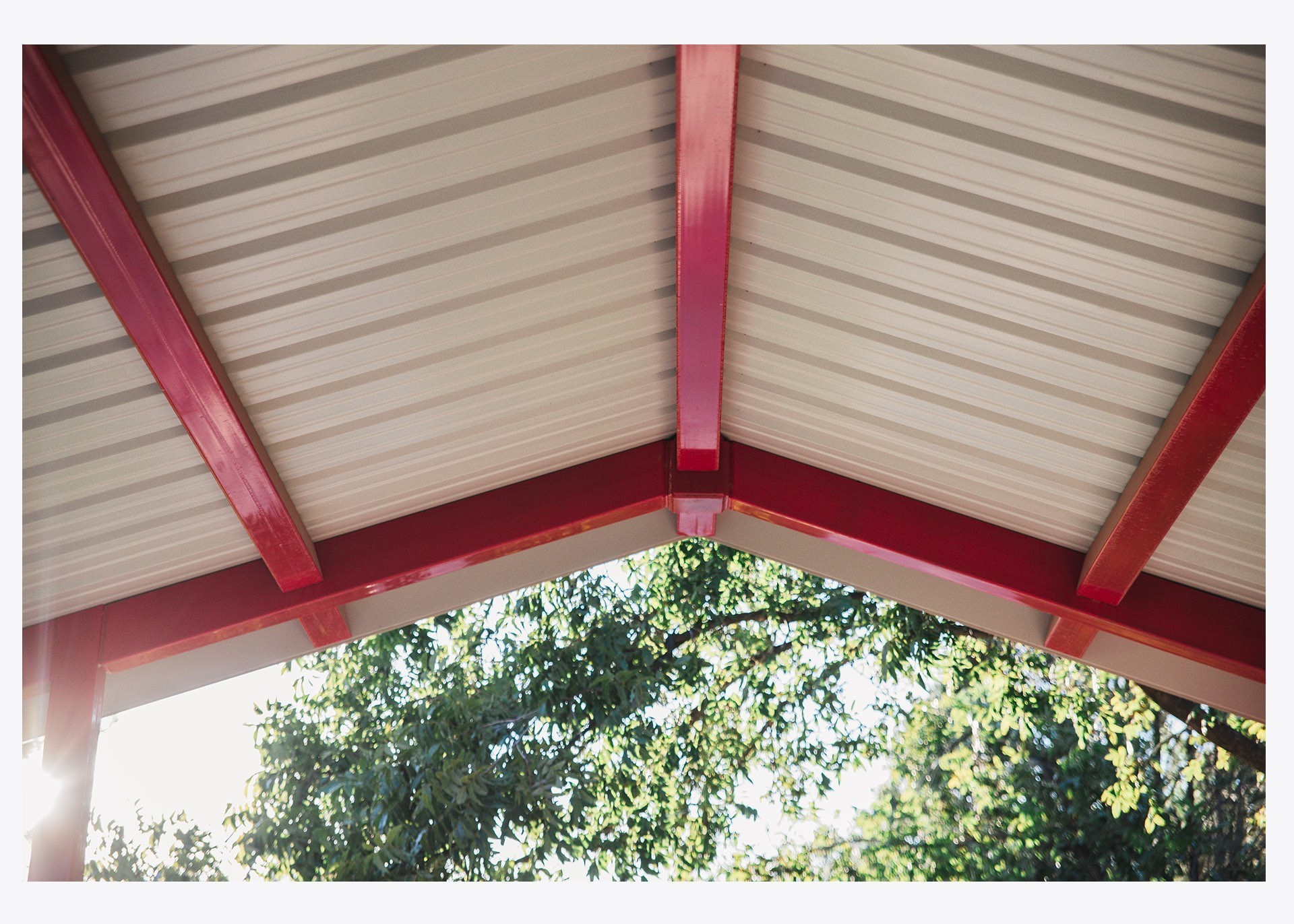 Gable End Metal Shade Shelter – Furniture Leisure